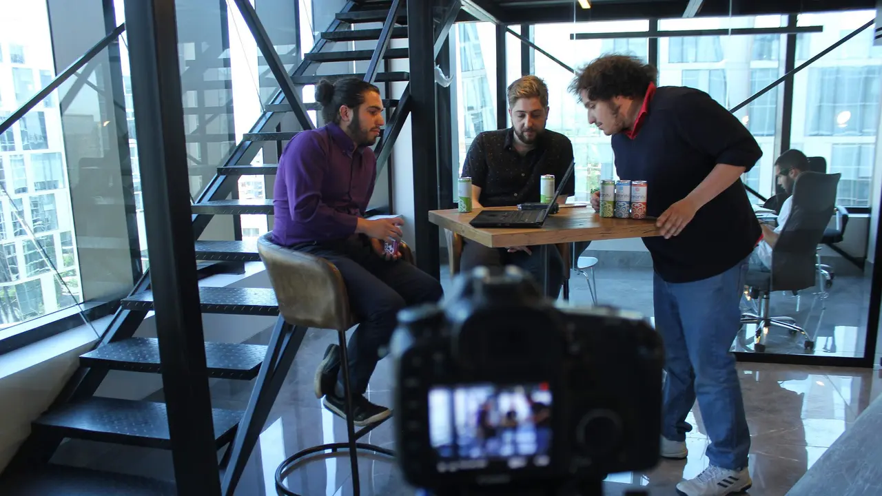 Produser adalah Orang yang Memproduksi Film, Ketahui Fungsinya - Hot ...