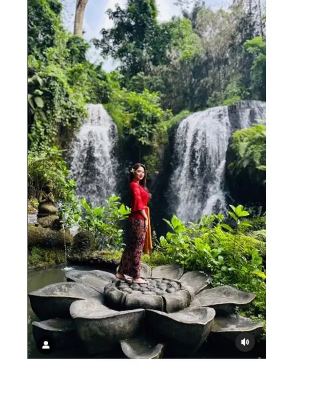 7 Potret Dewi Perssik Liburan di Bali, Ikut Jalani Ritual Melukat - Hot Liputan6.com