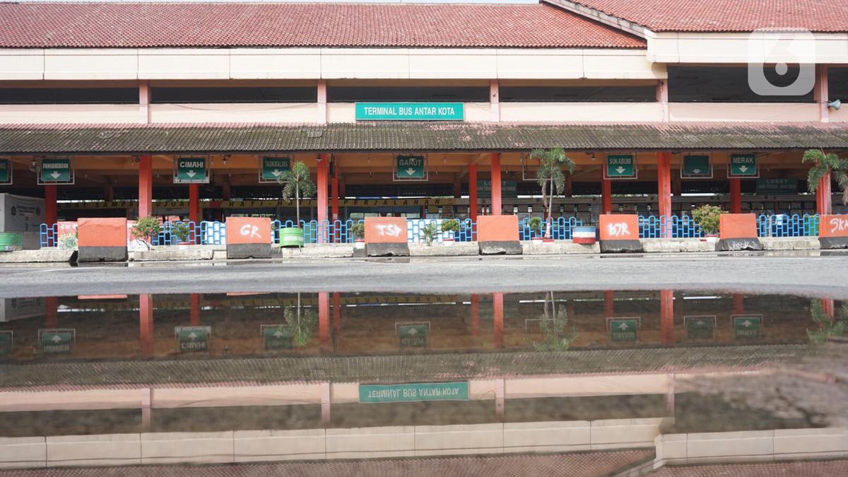 FOTO: Suasana Terkini Terminal Bus Kampung Rambutan - Foto Liputan6.com