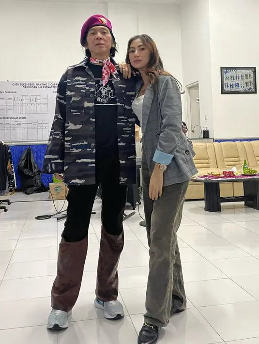 Potret Kebersamaan Bimbim Slank dan Istri yang Terpaut 17 Tahun, Selalu Mesra - Foto Liputan6.com