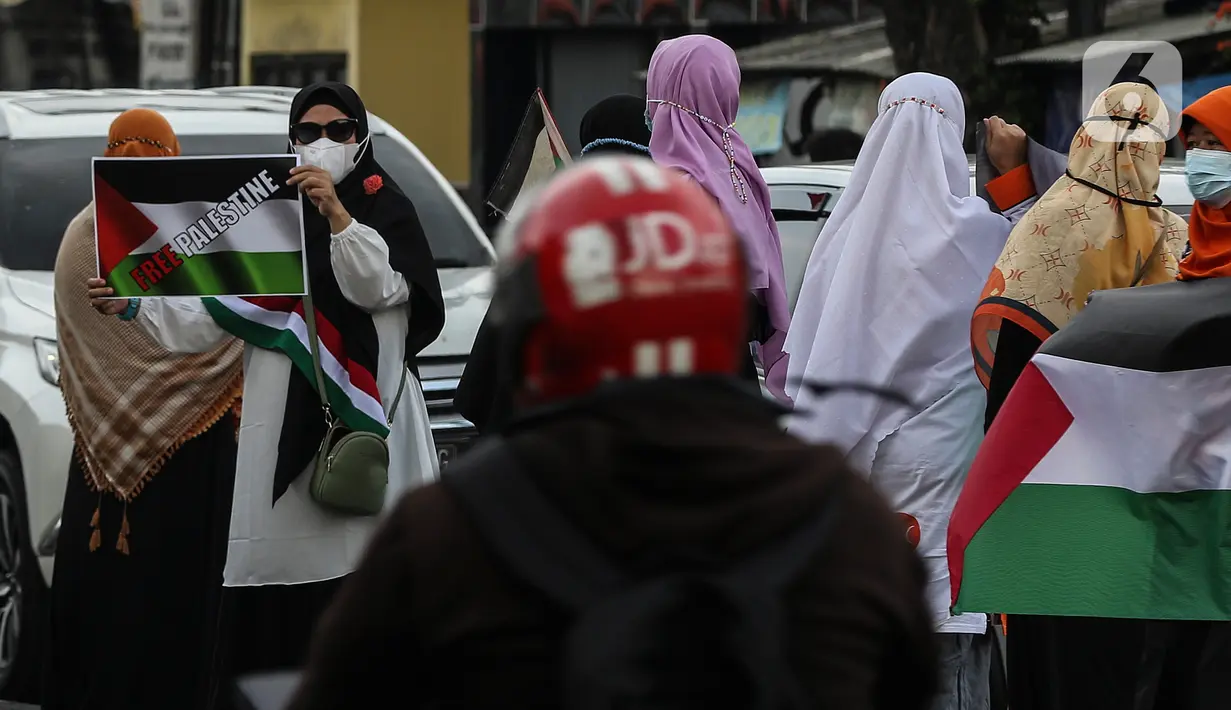FOTO: Massa Gelar Aksi Solidaritas Palestina di Jalan Basuki Rahmat ...