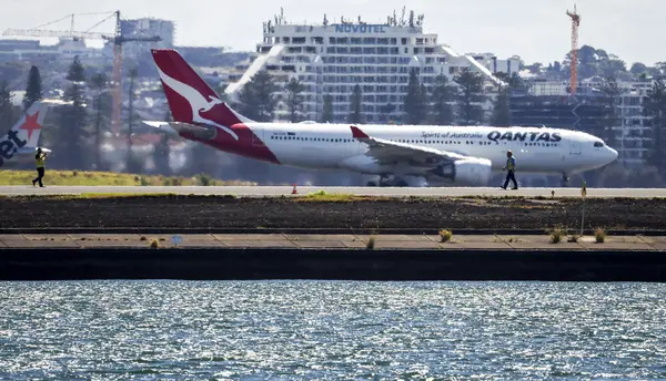 Adidas Rilis Koleksi Sepatu Edisi Pulau Sumatera, Desainnya ...