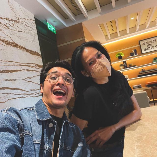 6 Potret Kebersamaan Ricky Harun dan Donna Harun, Bak Kakak Adik