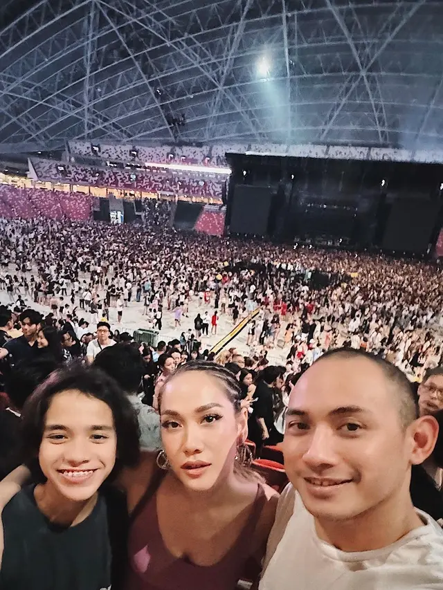 7 Potret Akrab BCL Bareng Noah dan Tiko, Akui Tak Ingin Tambah Momongan - Hot Liputan6.com