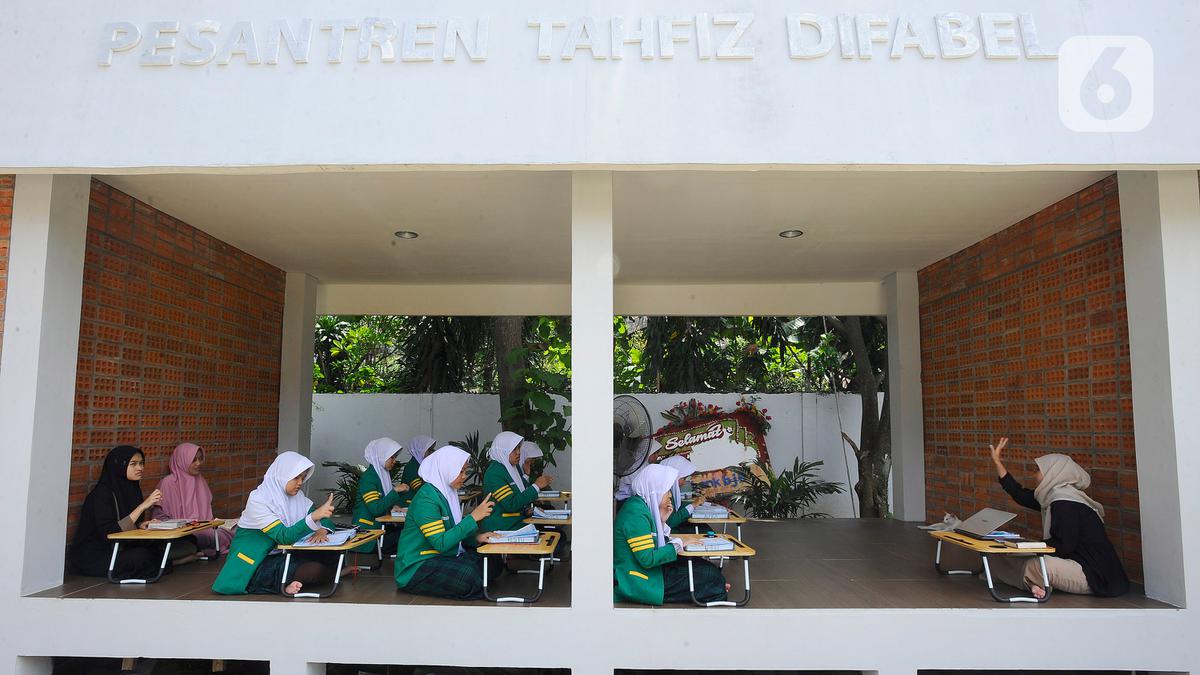 Melihat Aktivitas Santriwati Tuna Rungu di Pesantren Difabel Pertama di ...