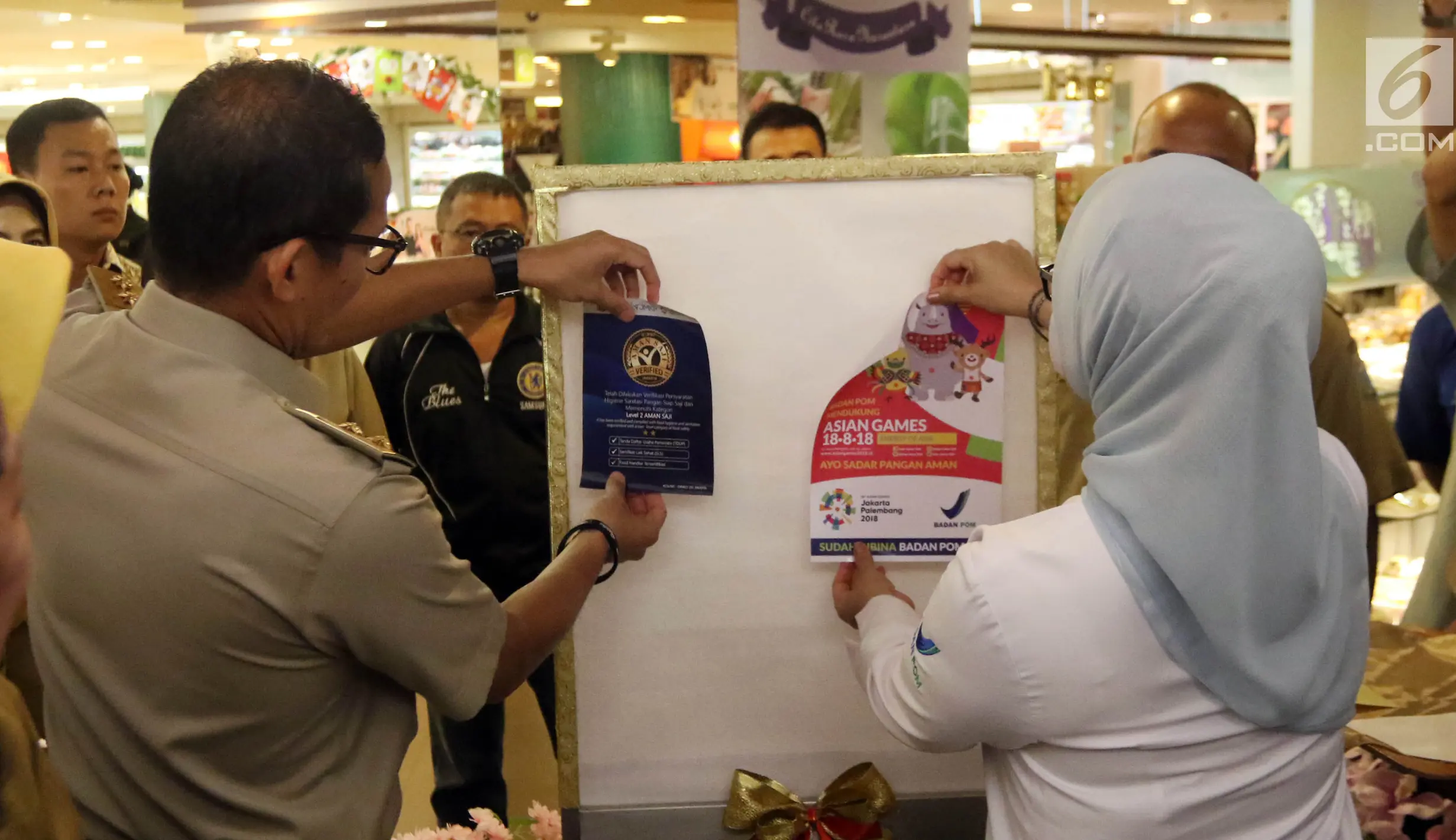 FOTO: Sandiaga Uno Luncurkan Stiker Aman Saji Asian Games 2018 - Foto ...