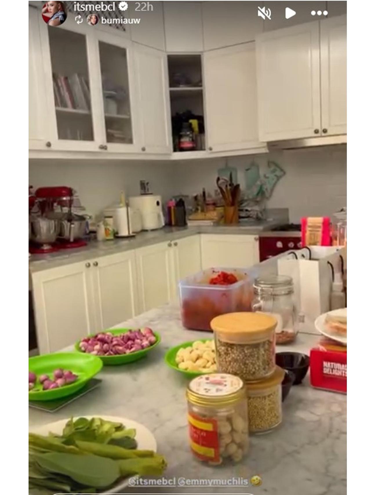 6 Potret BCL Masak Rendang Jelang Lebaran 2026, Tradisi Tahunan Bareng ...