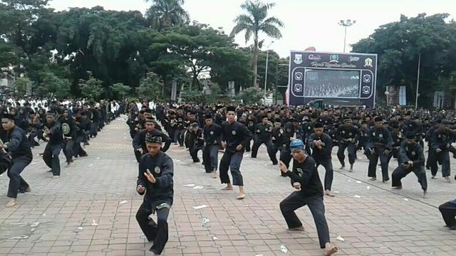 Debus, Permainan Mengerikan yang Berjasa dalam Penyebaran Islam di ...