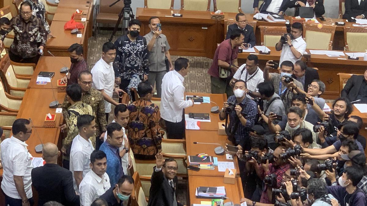 Rapat dengan Komisi III soal Transaksi Mencurigakan Rp 349 T Berlangsung Panas, Mahfud Md ...