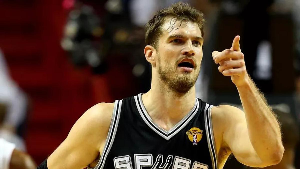 Pebasket Brasil Pensiun dari NBA