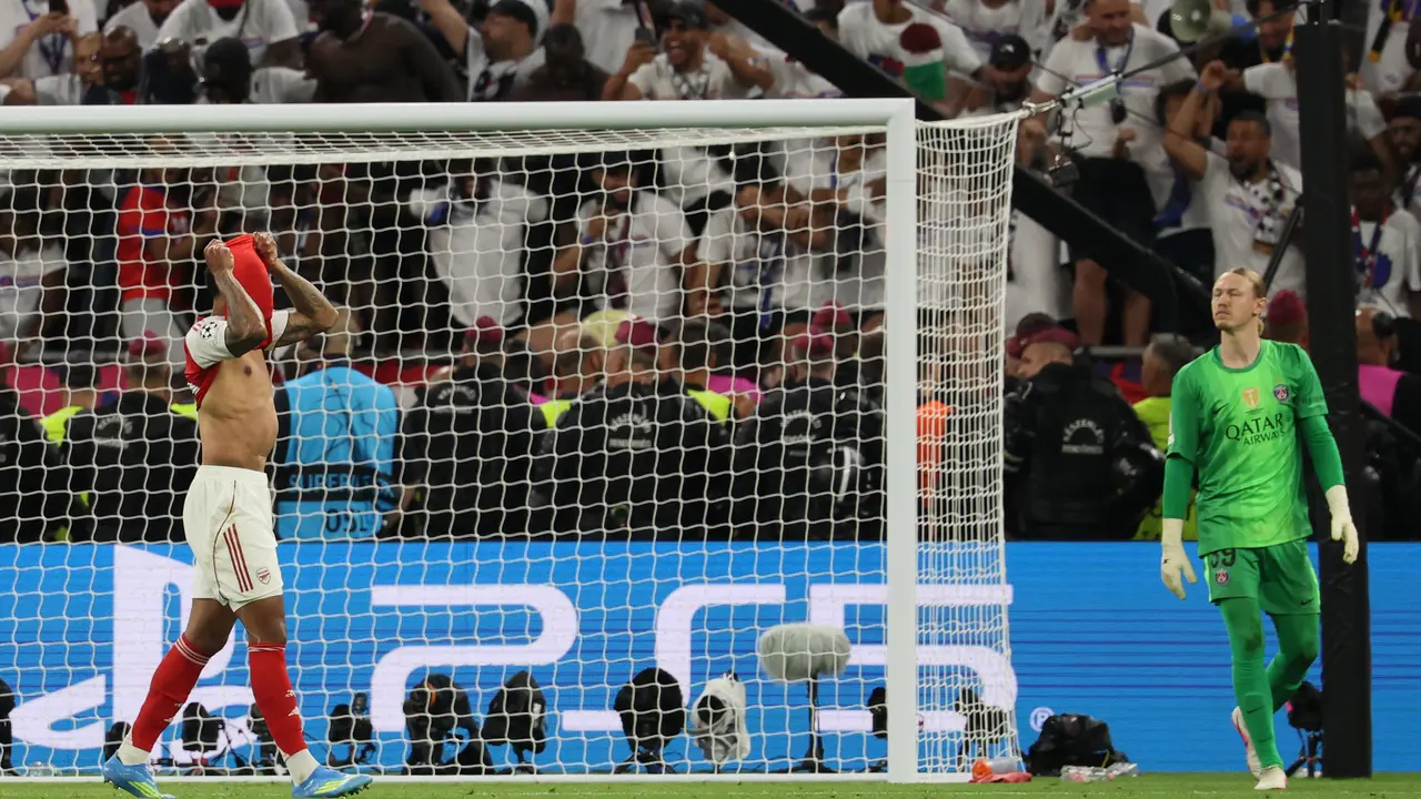 Alasan PSG dan Arsenal Tidak Dapat Penalti di Final Liga Champions