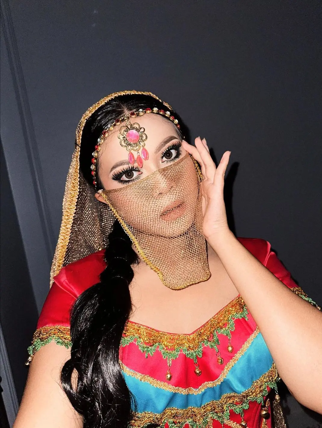 10 Potret Makeup Look Paling Totalitas dari Hanum Mega, ada Tampilan ...