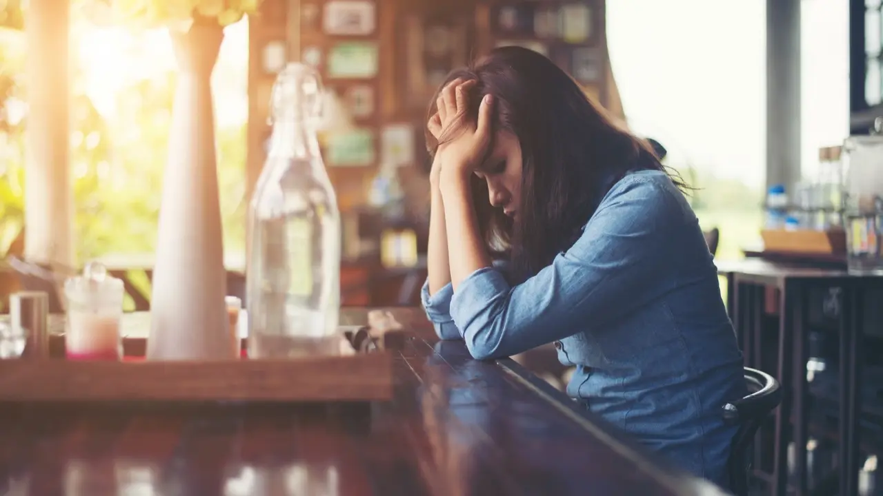 6 Alasan Munculnya Perasaan Sedih Tanpa Sebab yang Jelas, Begini ...