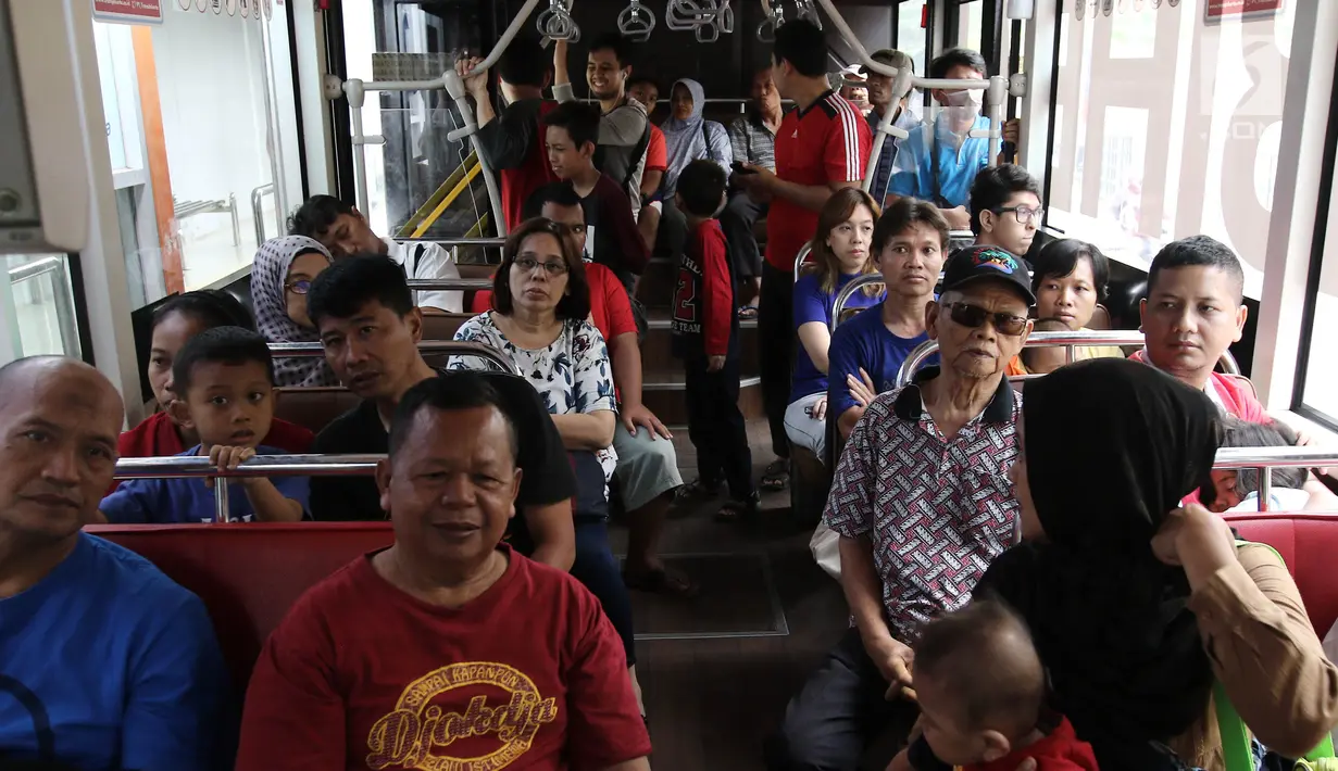 PHOTO: Menikmati Akhir Pekan dengan Menjajal Bus Transjakarta Koridor ...