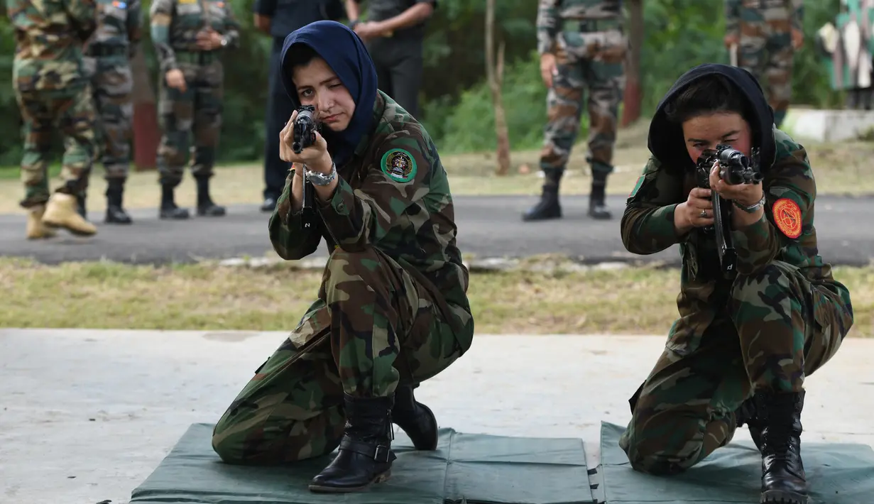 FOTO: Mengintip Prajurit Wanita Afghanistan Latihan Militer di India ...