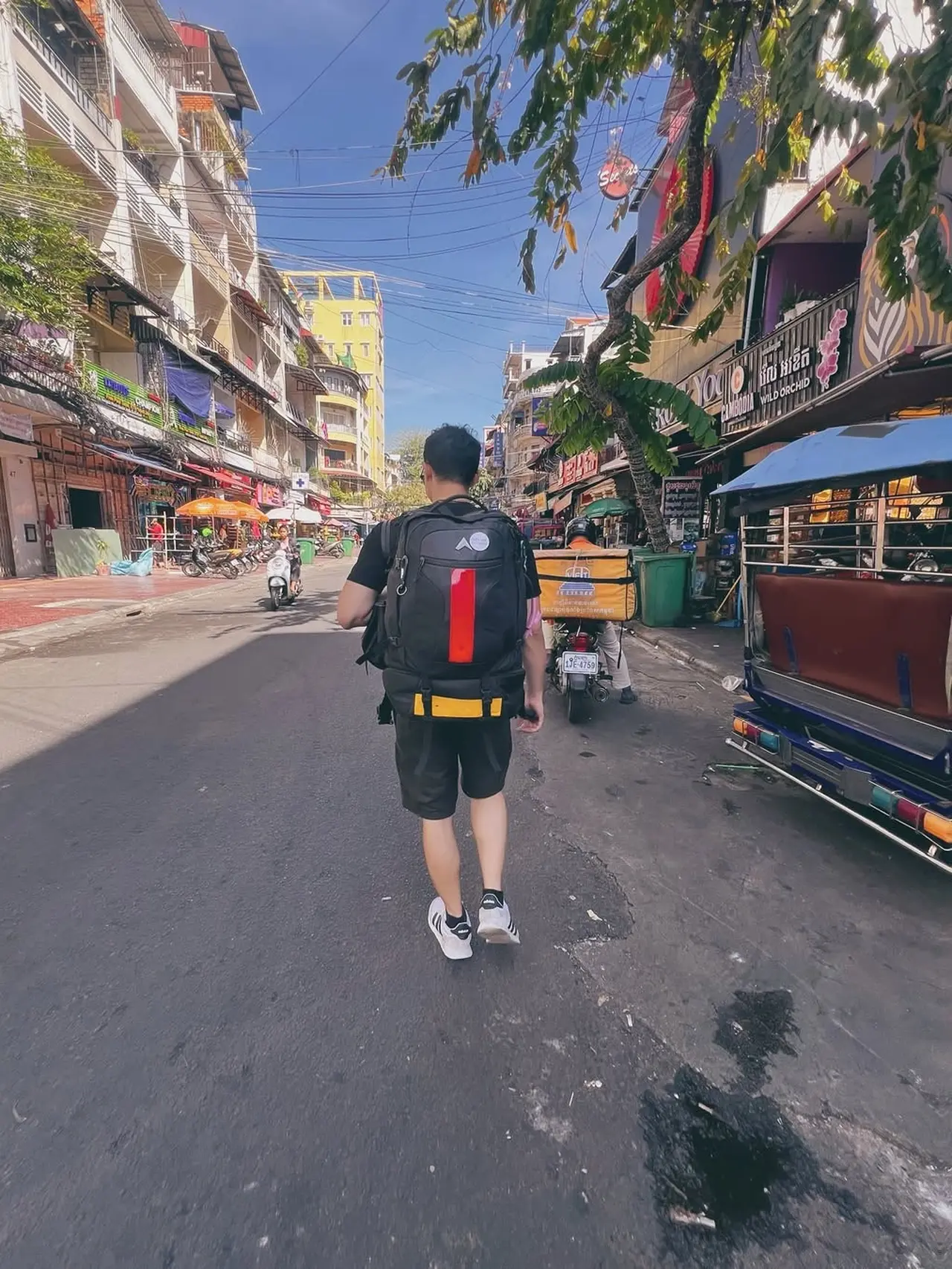 7 Potret Prilly dan Omara Liburan 10 Hari ala Backpacker, Go Publik - Hot Liputan6.com