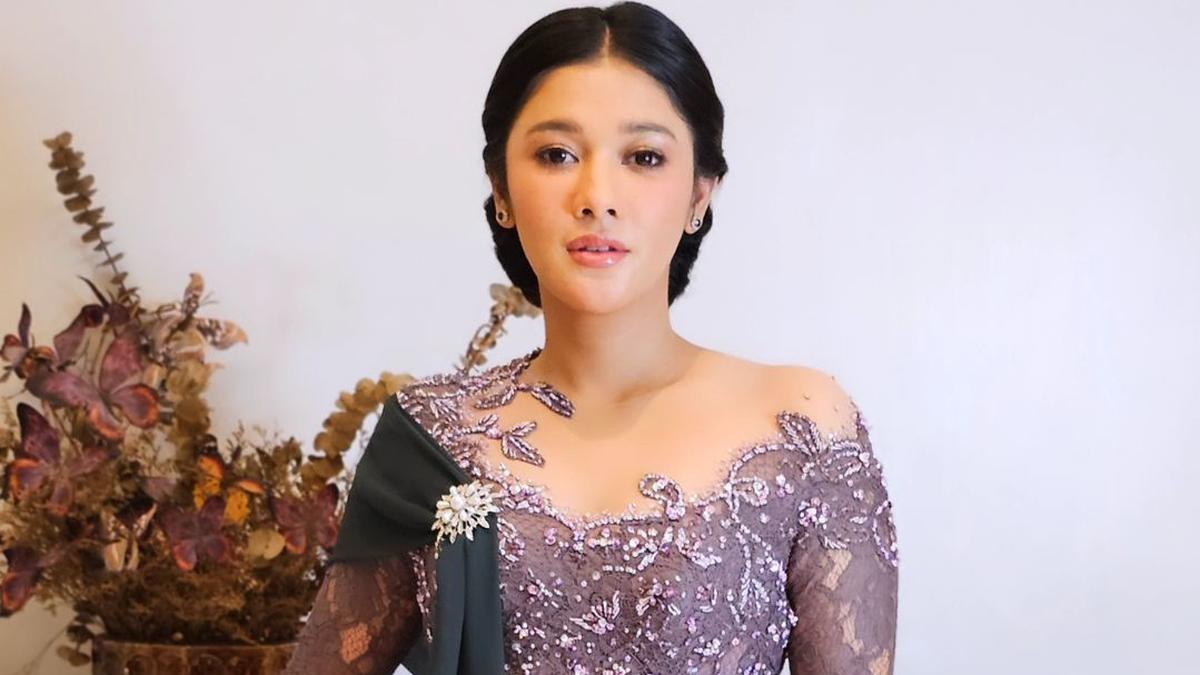 Pesona Kebaya Ungu ala Artis yang Elegan dan Tampil Mewah Berkelas, dari Naysilla Mirdad hingga ...
