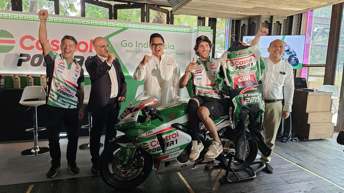 Alex Rins Pakai Motor Motif Batik di MotoGP Mandalika 2023