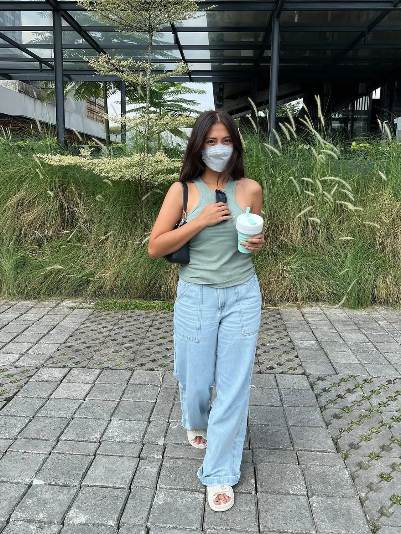 7 Inspirasi Outfit yang Tepat untuk Dipadupadankan dengan Boyfriend Jeans dari Ayla Dimitri ...