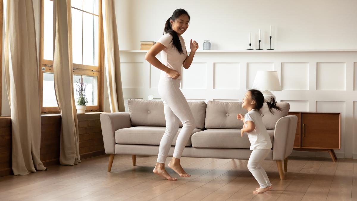 8 Manfaat Menjadi Ibu Rumah Tangga yang Menghabiskan Waktu di Rumah - Parenting Fimela.com