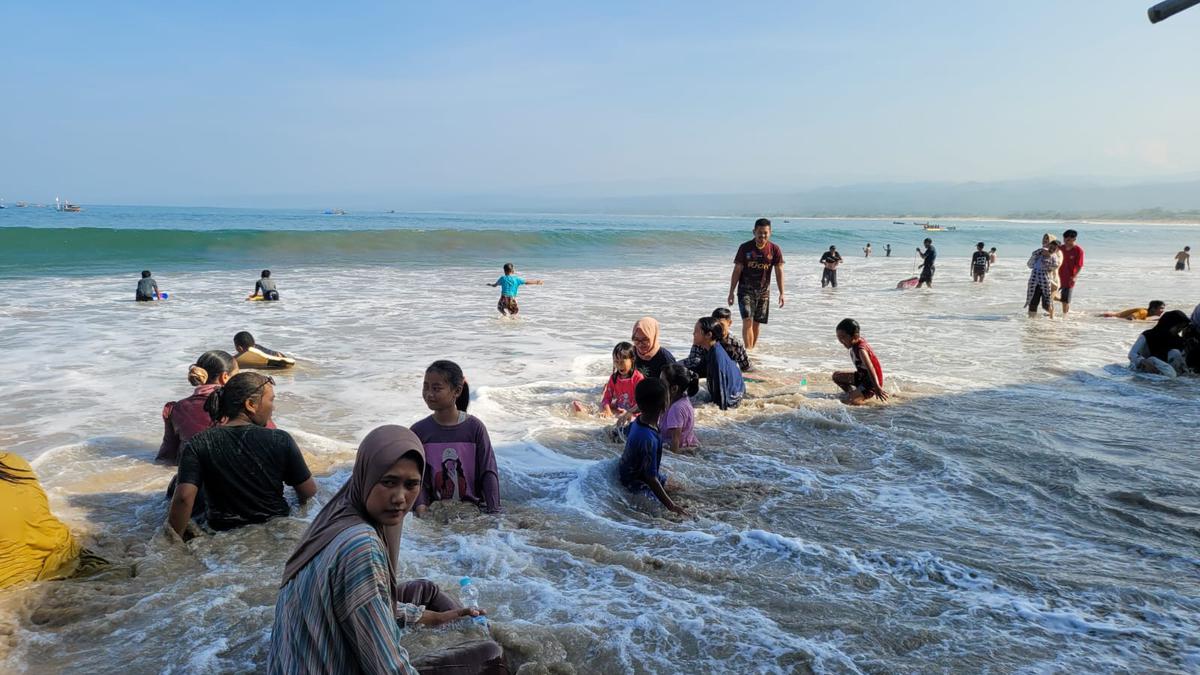 Pantai Sayang Heulang, Primadona Baru Wisata Pantai Selatan Garut