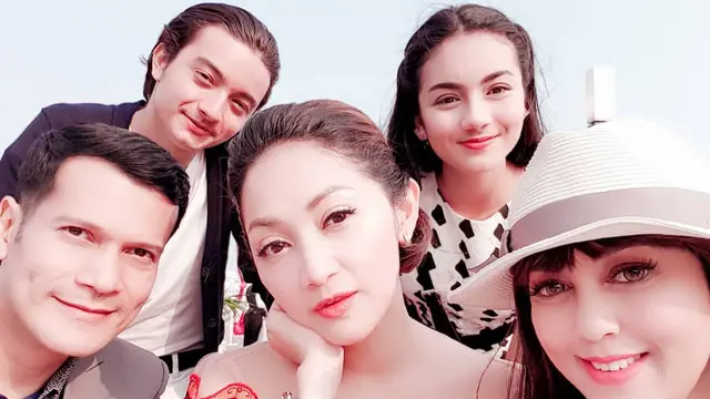 6 Potret Meriam Bellina Ini Bukti Cantiknya Tak Luntur di Usia 54 tahun ...