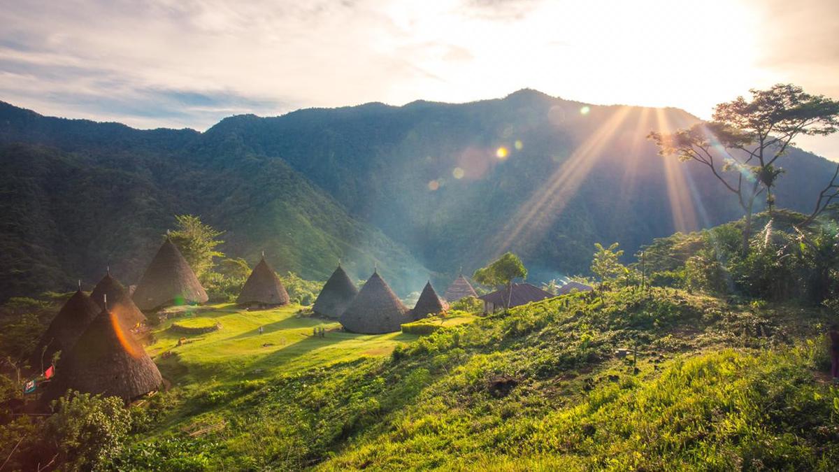Mengenal Fungsi Rumah Adat Lima Lantai di Desa Wae Rebo Manggarai