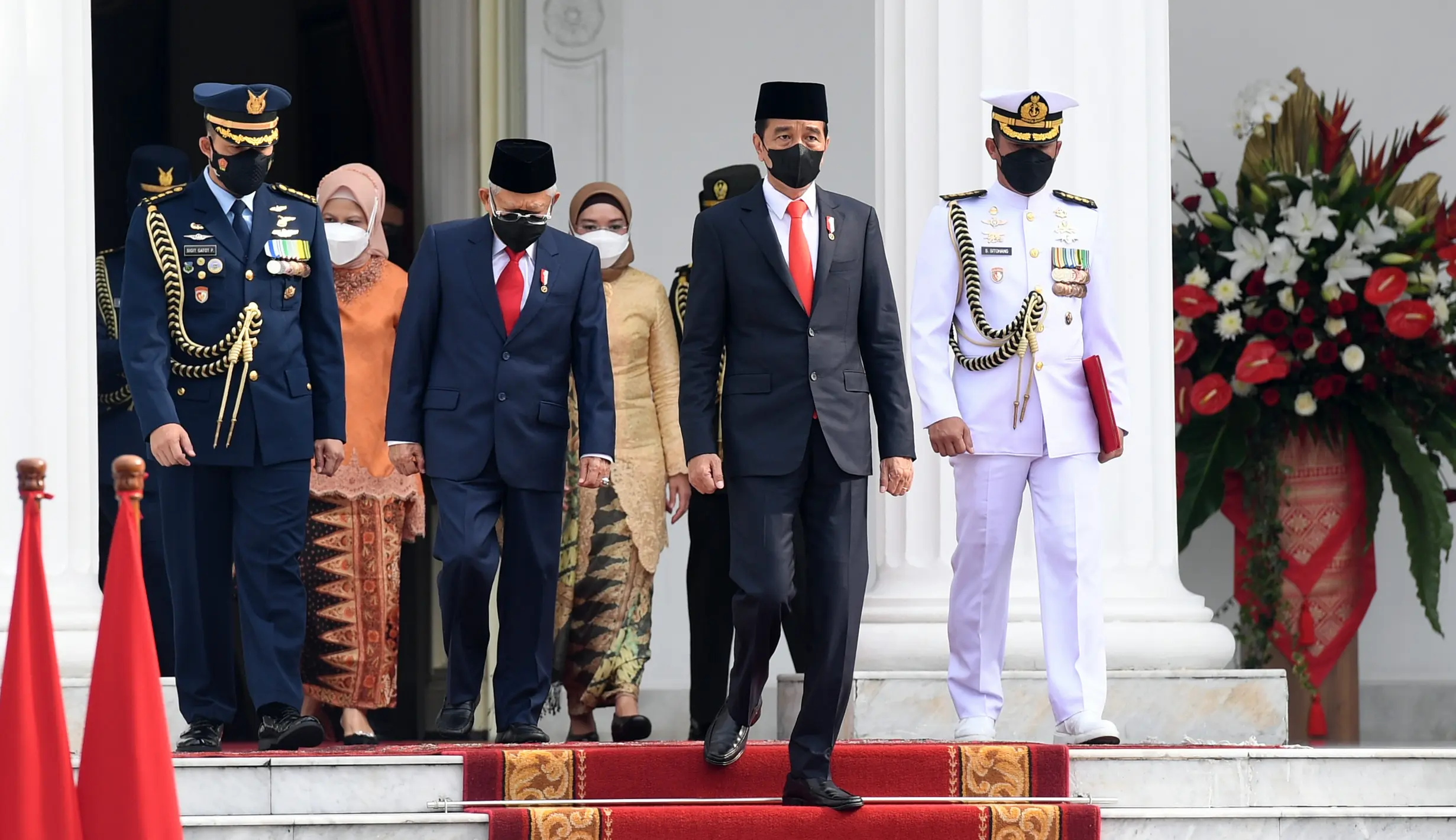 FOTO: Presiden Jokowi Pimpin Upacara HUT ke-76 TNI di Istana Merdeka ...