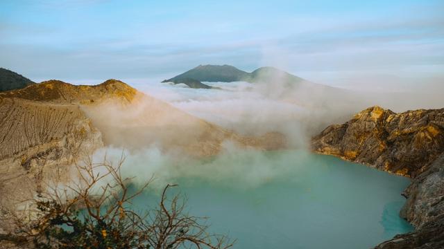 Wisata Kawah Ijen, Intip Pesona Kawah Biru Gunung Berapi yang Memukau ...