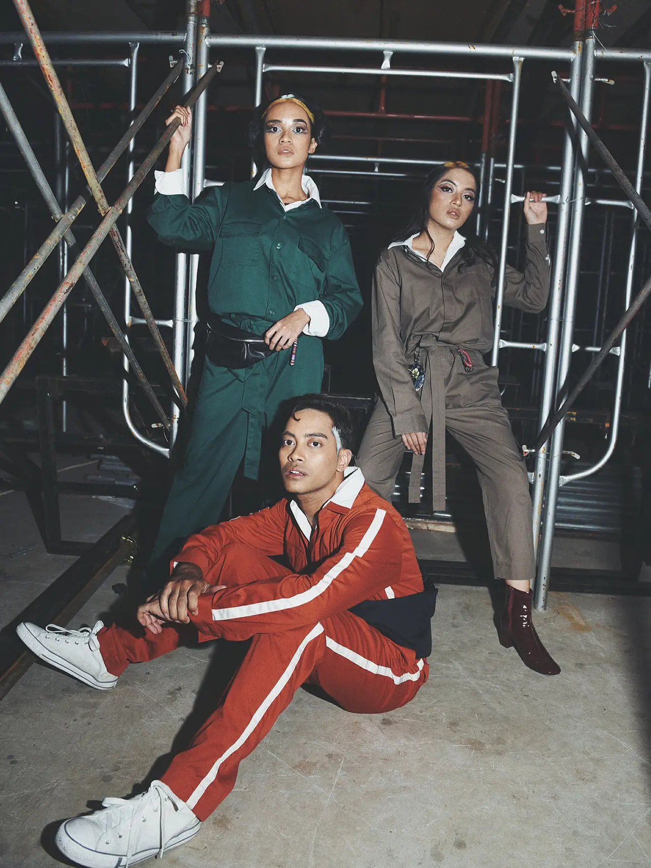 8 Gaya Kostum Grup GAC Super Stylish dan Anak Muda Banget - Fashion ...