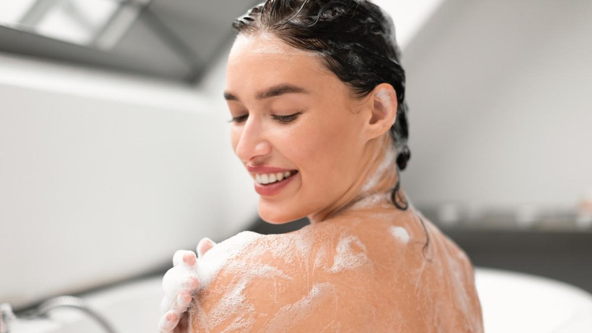 6 Rekomendasi Sabun untuk Cerahkan Kulit Tubuh dan Wajah