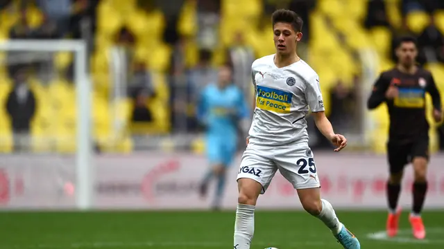 Telikung Barcelona, Real Madrid Gaet Wonderkid Arda Guler - Bola ...