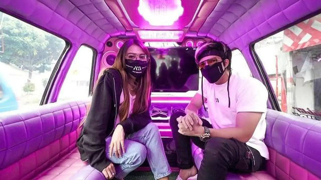 Kumpulan Potret Gaya Artis Naik Angkot, Tetap Keren dan Memesona ...