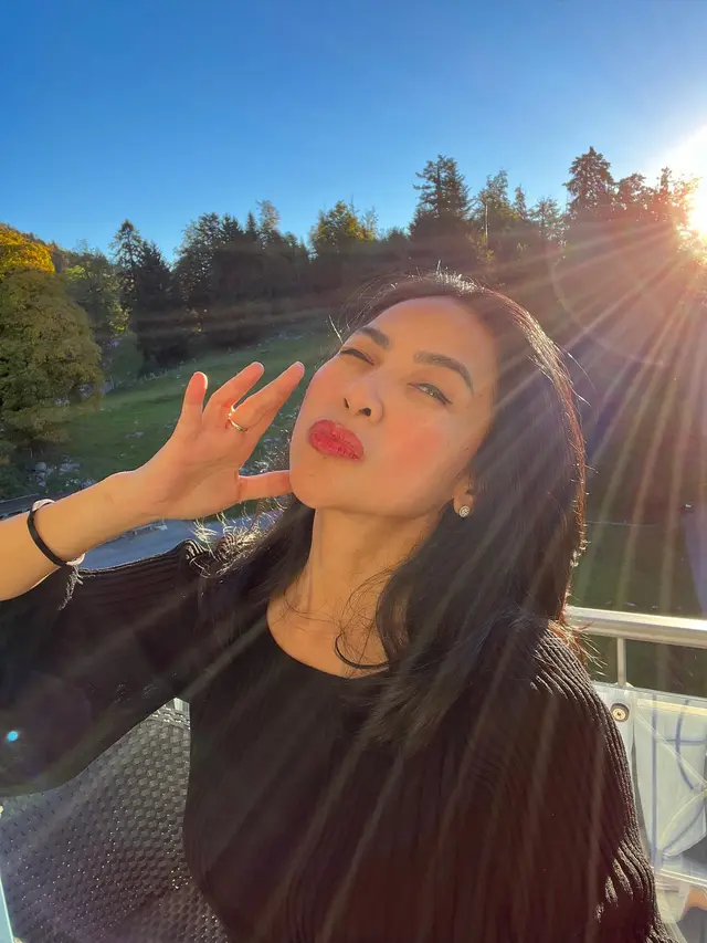 8 Fakta Feni Rose, Bercerai Diam-Diam dan Makin Bahagia dengan ...