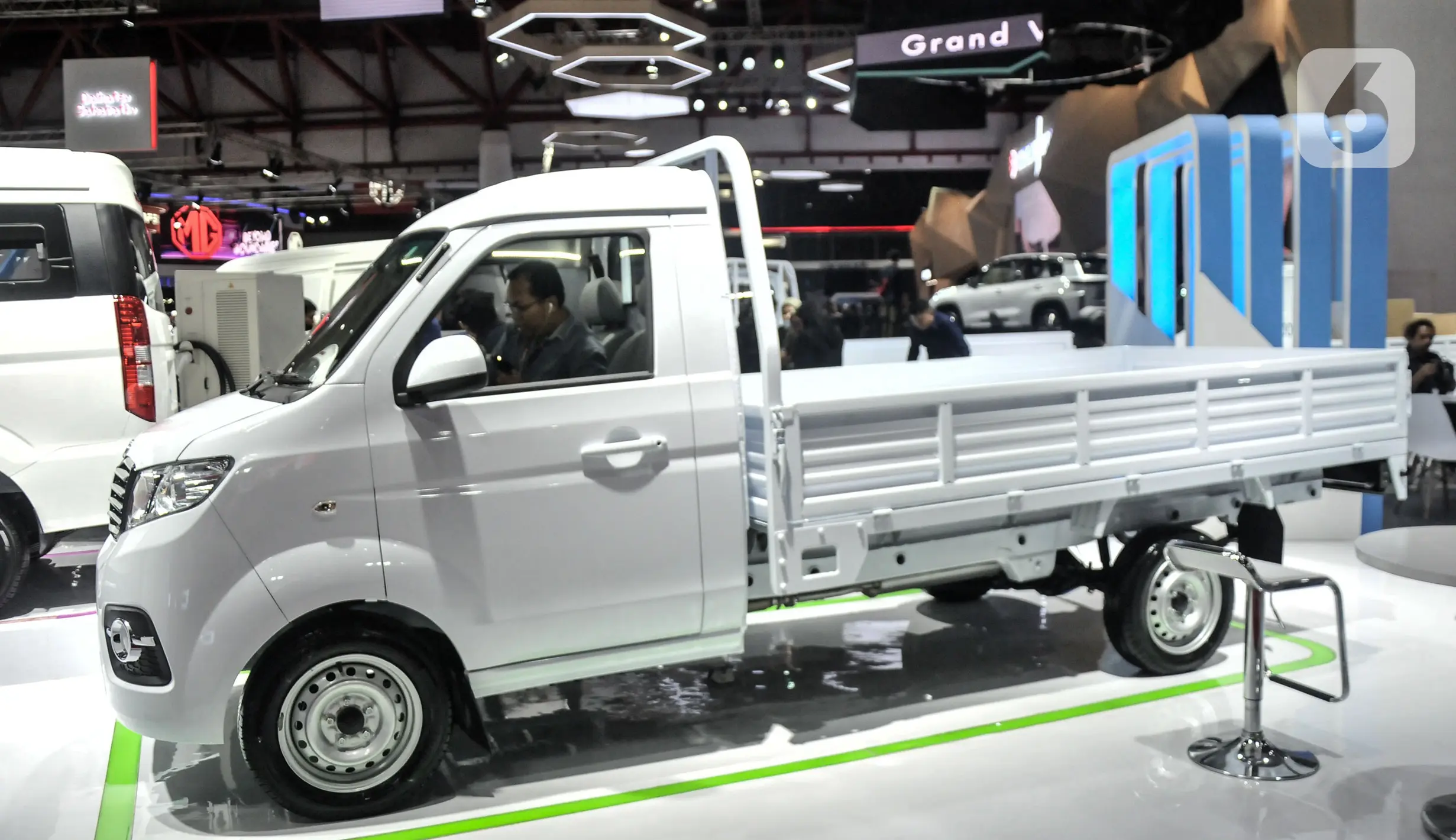 Perdana Melantai, Mobil Esemka Jadi Sorotan di IIMS 2023 - Foto ...