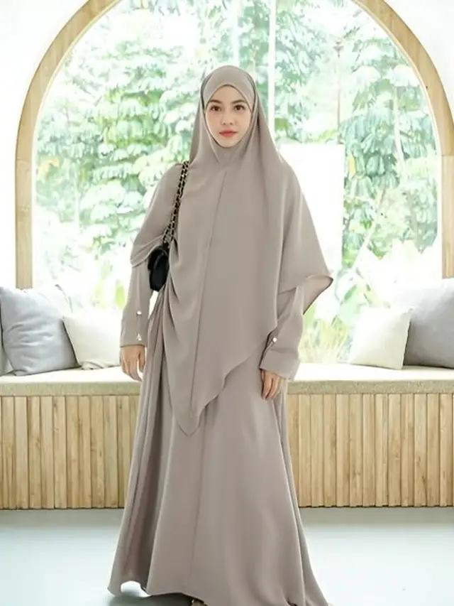 6 Rekomendasi Gamis Terbaru untuk Lebaran Idul Adha 2025, Model Syar'i hingga Kasual - Islami ...