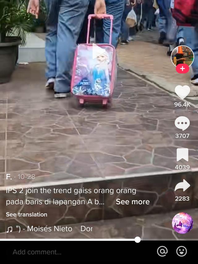 Potret Lucu Pelajar SMA Ikut Tren Pakai Tas Bocah ke Sekolah - Citizen6 Liputan6.com