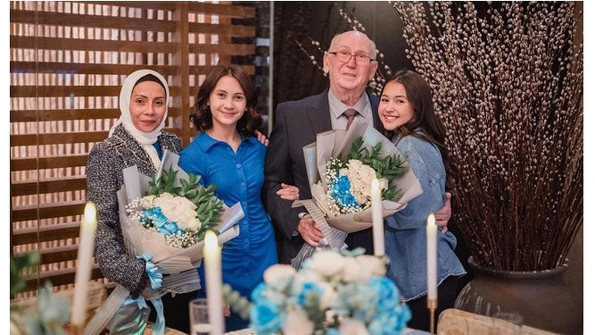 6 Potret Sandrinna Michelle Dinner Bareng Keluarga, Usai 7 Tahun Tak ...