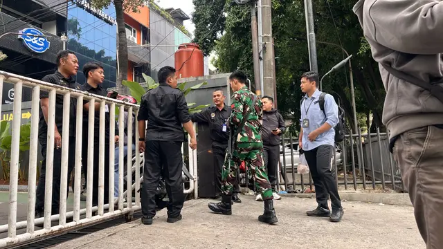 Karangan Bunga Berjejer di Kantor BGN, Ada yang Berisi Pesan Menohok