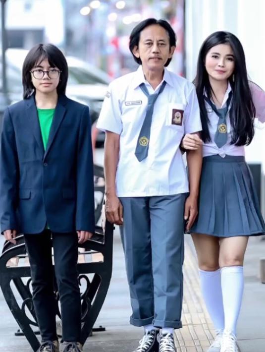 Gemasnya Epy Kusnandar dan Istri Menjelma Jadi Anak SMA, Bak Pasangan Remaja Kasmaran - Foto ...