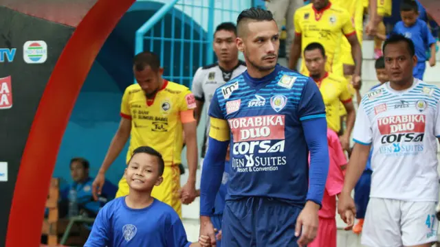 Makna Mendalam Olahraga Bola Bagi Pemain 'Hot' Raphael Maitimo - Health ...
