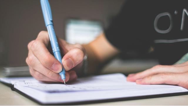 7 Contoh Surat Pribadi untuk Teman, dari yang Lucu hingga Bikin Haru