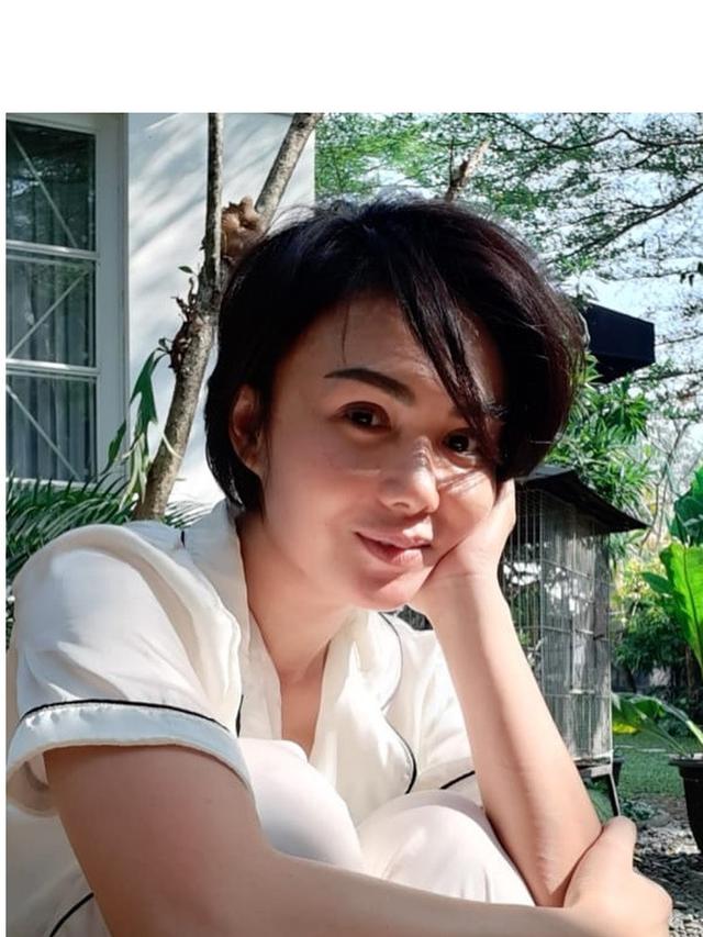 7 Potret Yuni Shara Tanpa Makeup, Bikin Pangling - Surabaya Liputan6.com