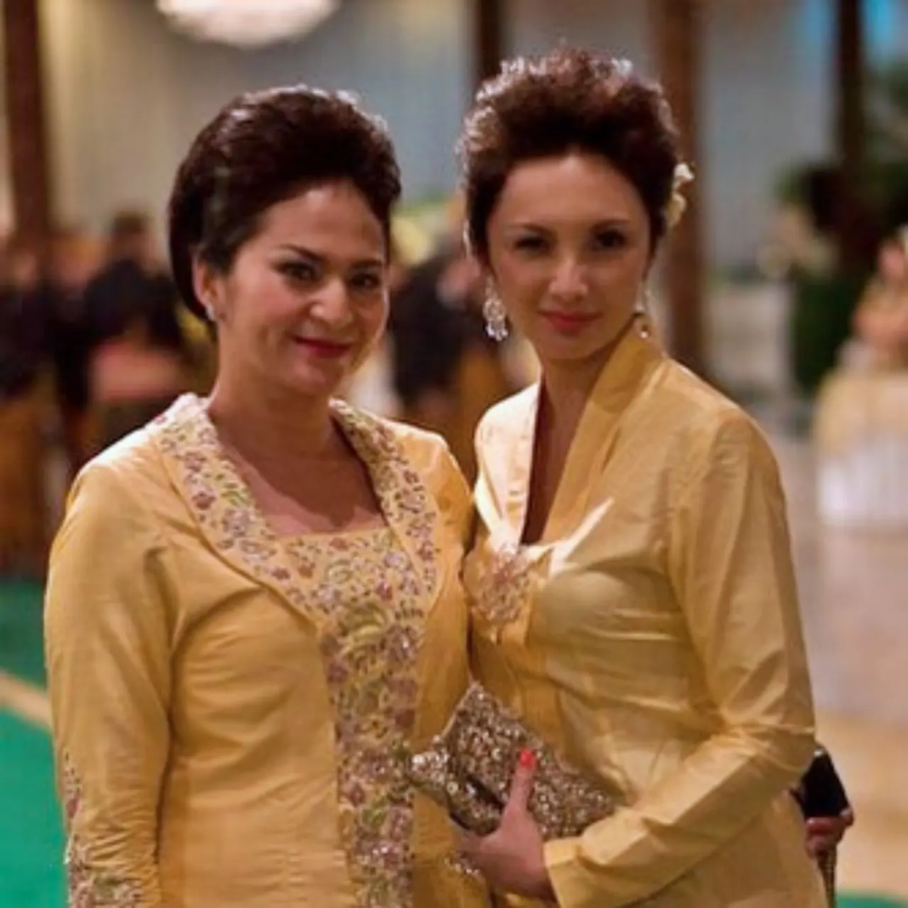 Ragam Gaya Tata Cahyani Mantan Istri Tommy Soeharto Berkebaya, Terbaru ...