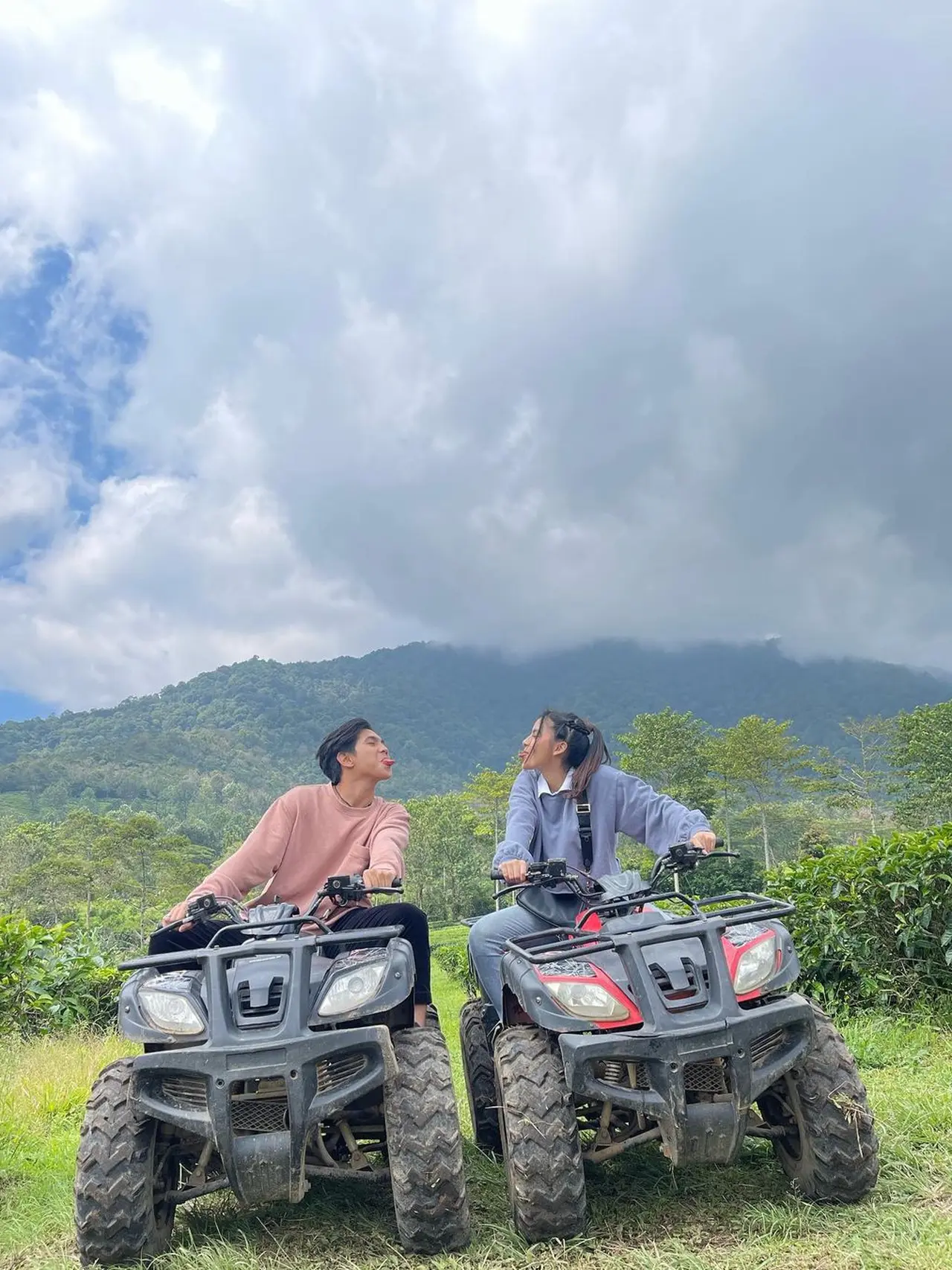 Resmi Pacaran, Ini 7 Potret Kompak Femila Sinukaban dan Venly Arauna ...