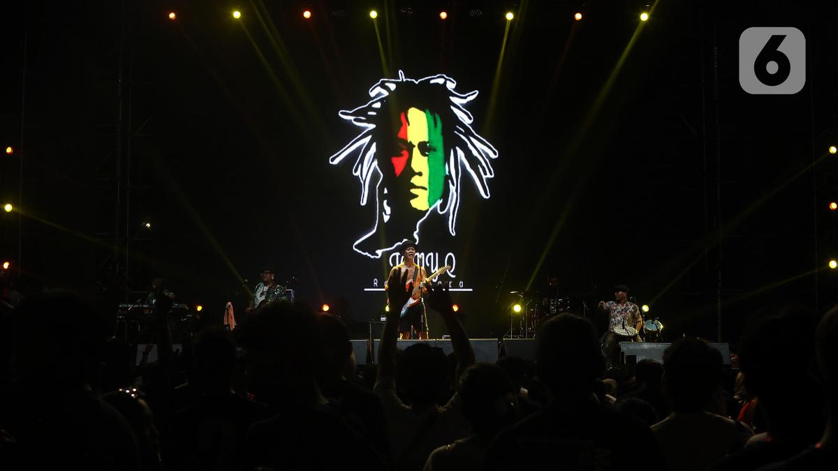 Aksi Panggung Toni Q Ajak Penonton Bernyanyi dan Bergoyang Reggae di ...