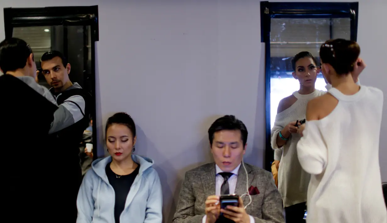 PHOTO: Intip Persiapan Para Penari Tango di Belakang Panggung - Foto ...