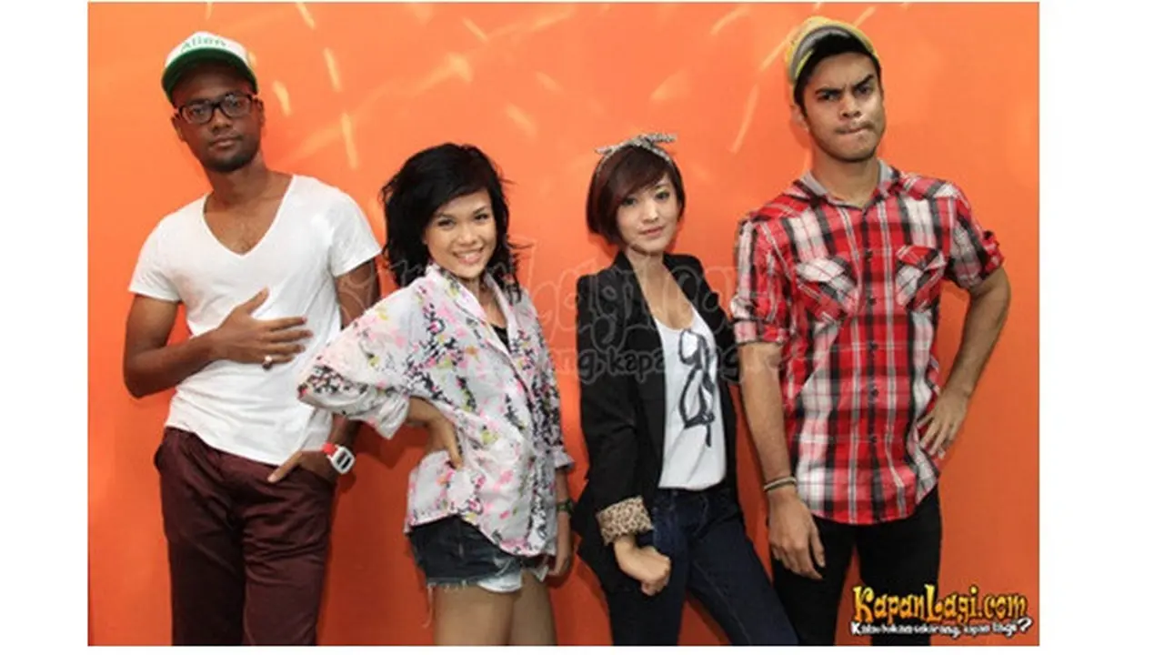 Sudah 7 Tahun Bubar, Ini 6 Potret Terbaru Vokalis Grup Tangga yang ...