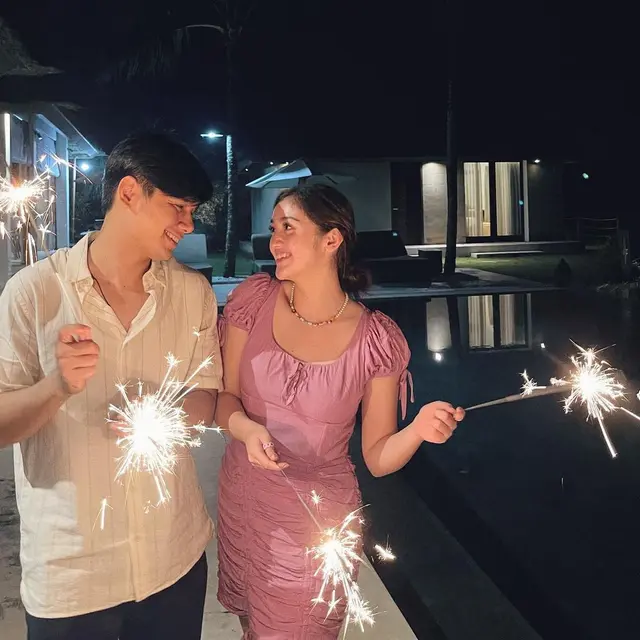 6 Potret Perayaan Nataru Ranty Maria dan Rayn Wijaya dari 2020 hingga 2022 - Hot Liputan6.com