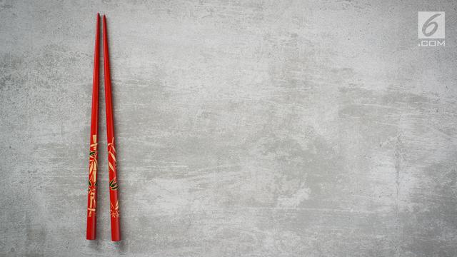 Cara Menggunakan Sumpit yang Baik, Ketahui Tata Kramanya - Hot Liputan6.com